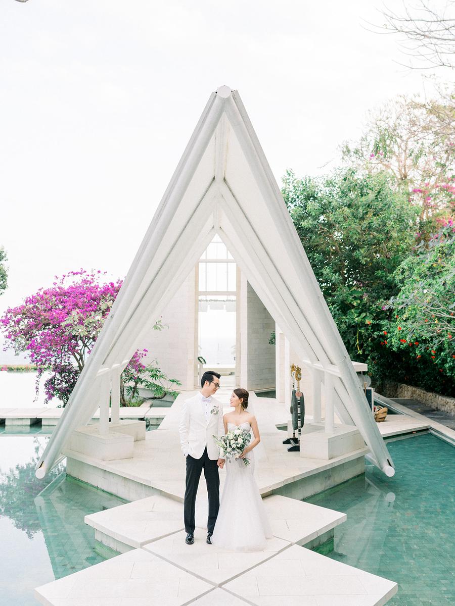 Lush Cliffside Bali Wedding at Tirtha Uluwatu