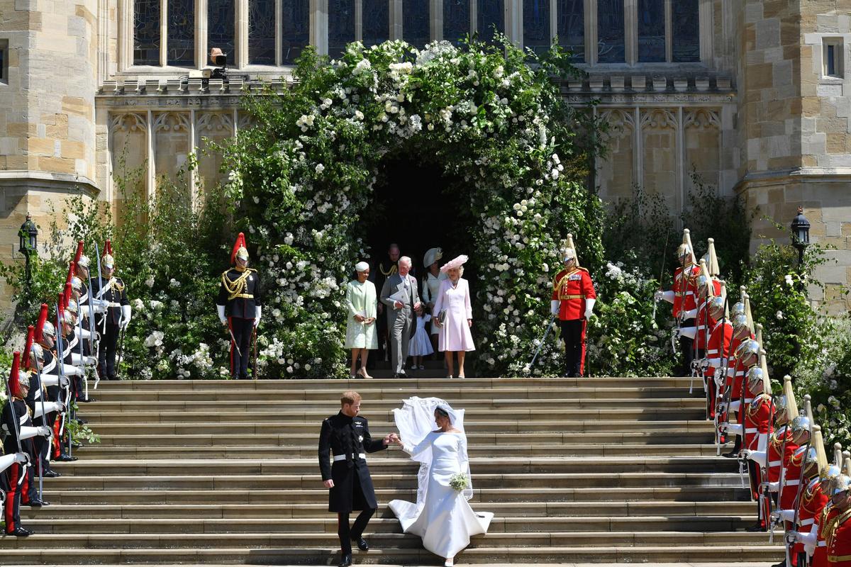 10 British Royal Wedding Traditions for The Crown-Obsessed Bride