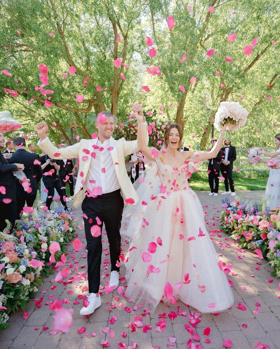 4 Unique and Memorable 'Just Married' Ideas to Make Your Wedding Day ...