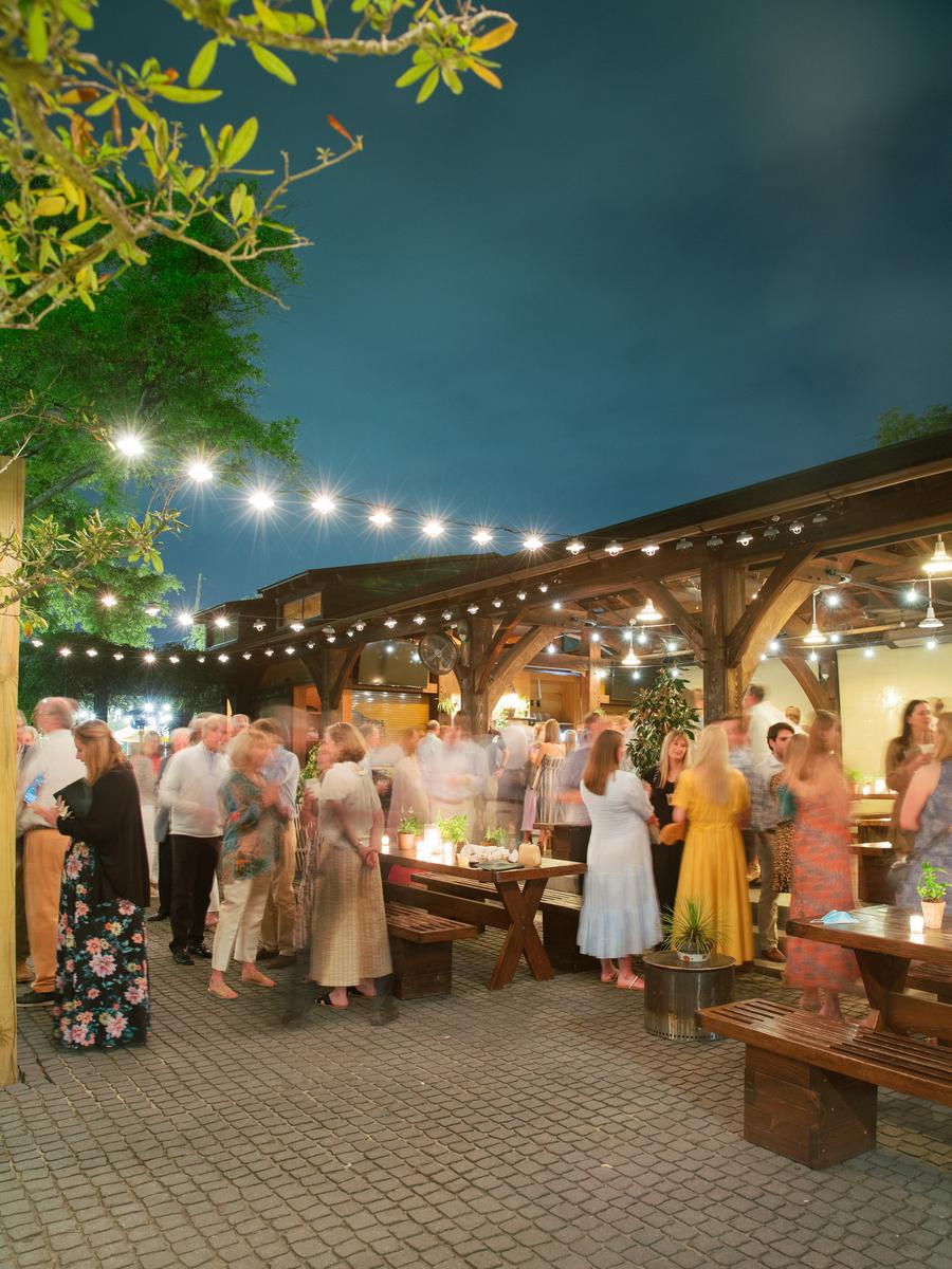 A Casual “Spring Soiree” Wedding in an Idyllic Lowcountry Setting