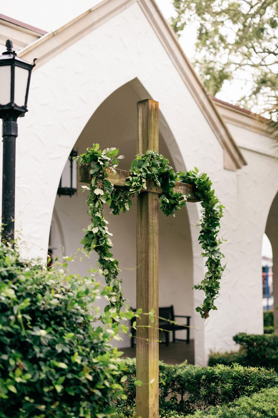 A Laid-Back Garden Celebration with Fresh Florals and an Atmosphere ...