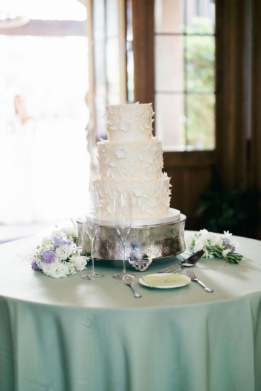 A Laid-Back Garden Celebration with Fresh Florals and an Atmosphere ...