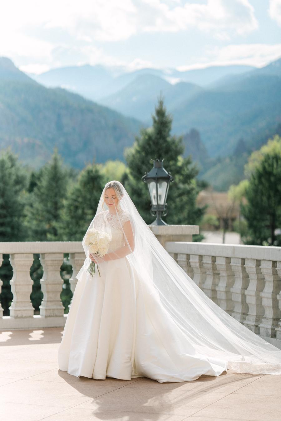 Refined Romance in the Mountains with Fresh Florals and a Custom Lounge ...