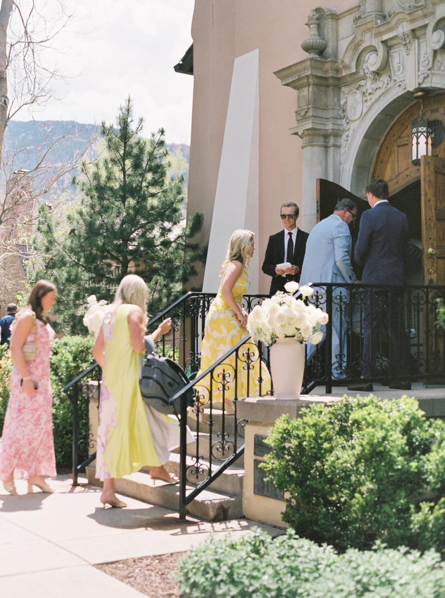 Refined Romance in the Mountains with Fresh Florals and a Custom Lounge ...