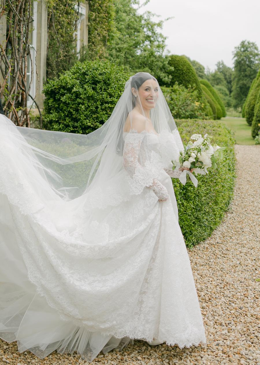 A Cornwell Manor Wedding Designed with Classic Romance and a Lush ...
