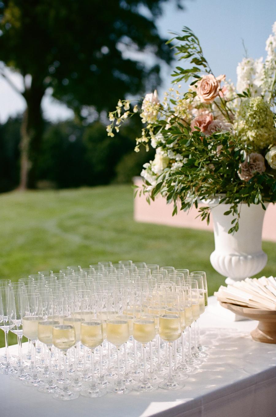 An Effortless Estate Weekend Filled with Champagne Welcome and Warm ...