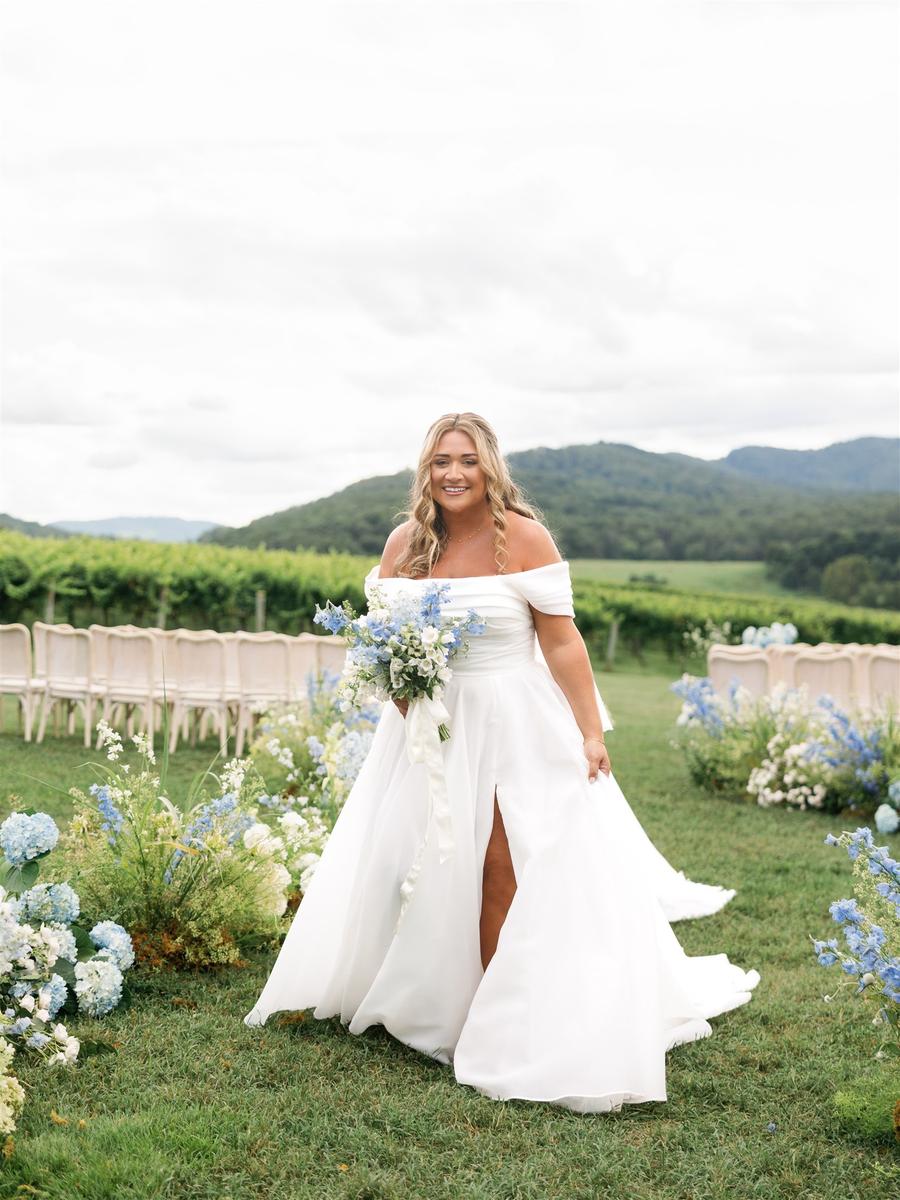 A Late-Summer Garden Party at Pippin Hill With Serpentine Tables and ...