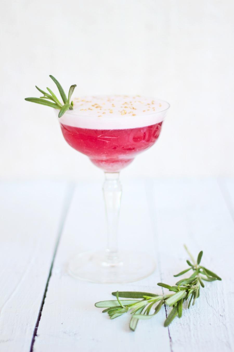 Berry Gin Fizz Cocktail
