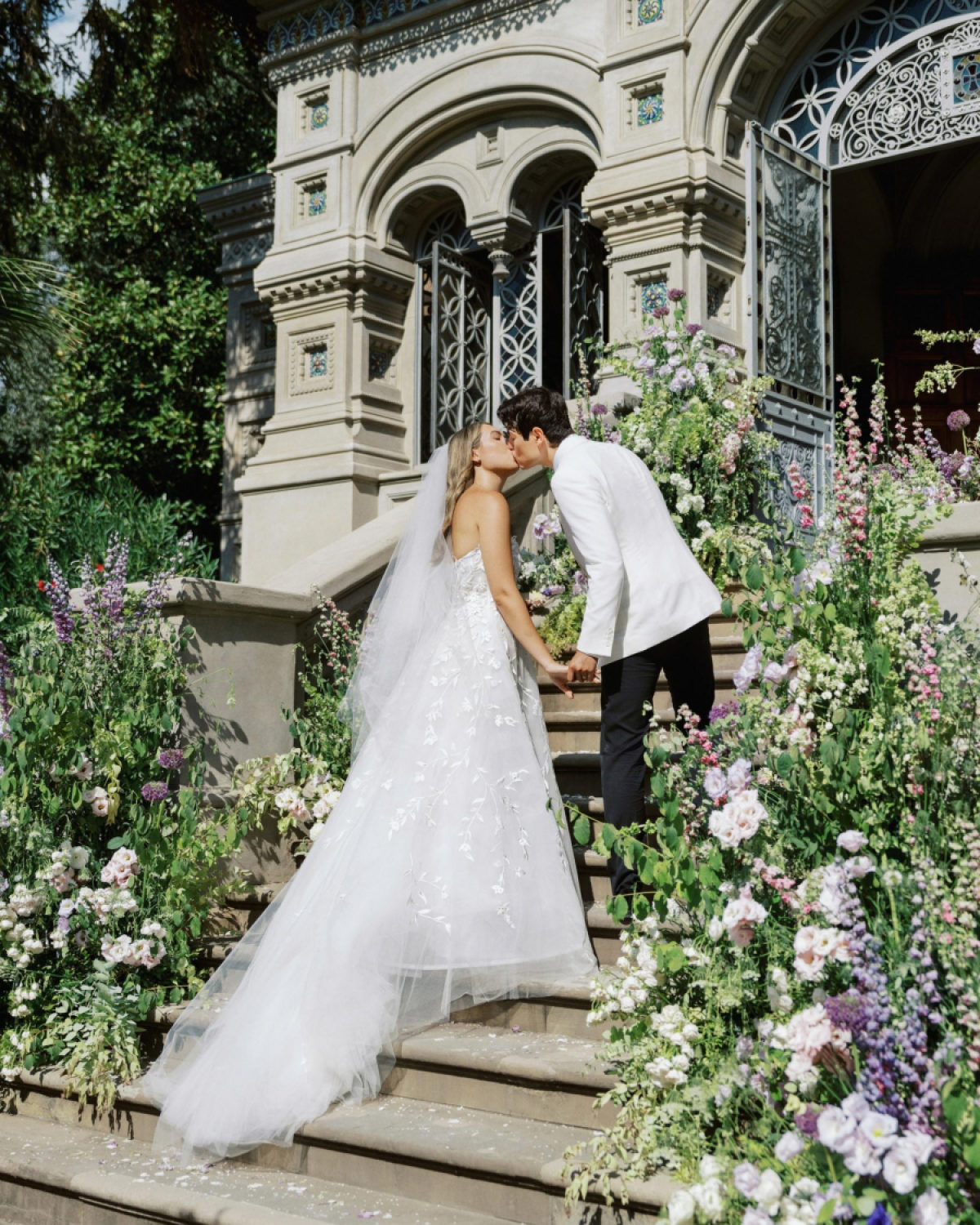 Delicate Romantic Elegance with a Summery Palette of Bold Beauty and ...